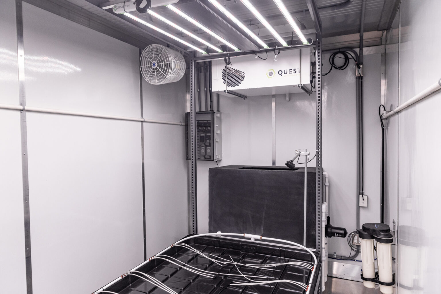 Shipping Container Farms – Vertical Farming Systems & More Using Indoor ...